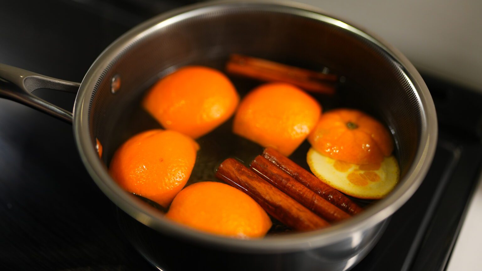 Simmer Pots: The Aromatic Holiday Tradition You Need – The Mindful Mija