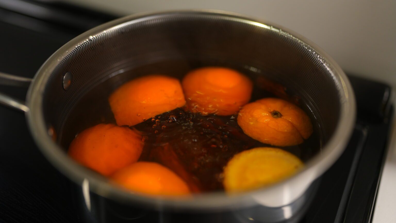 Simmer Pots: The Aromatic Holiday Tradition You Need – The Mindful Mija